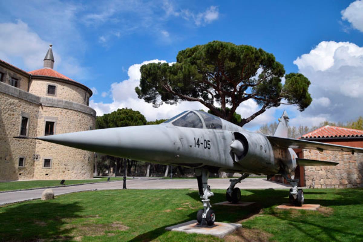 Villaviciosa inaugura el monumento al avión Mirage F-1 | SoyDe