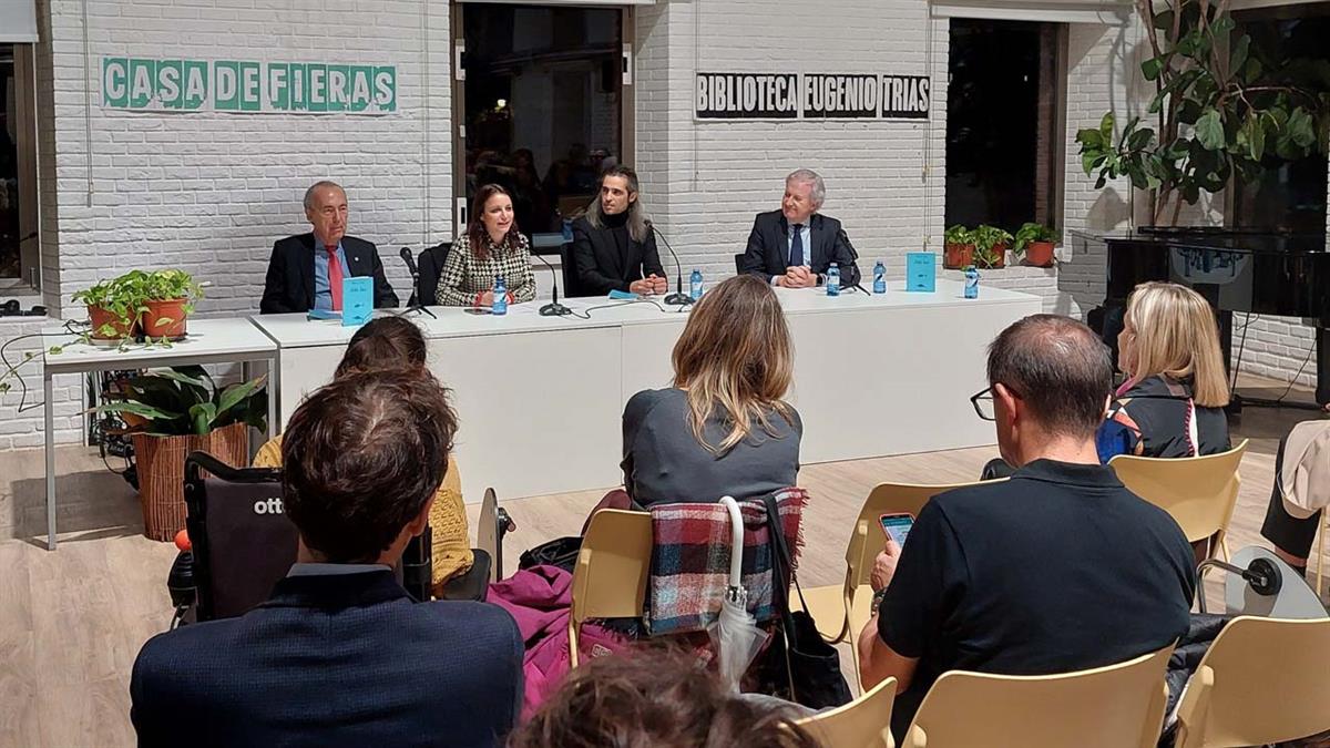 Quevedo premia a alvaro tato en madrid | SoyDe