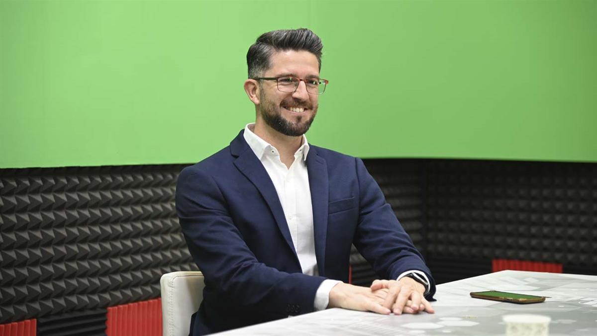 andres villa cuenta como estudio politica | SoyDe